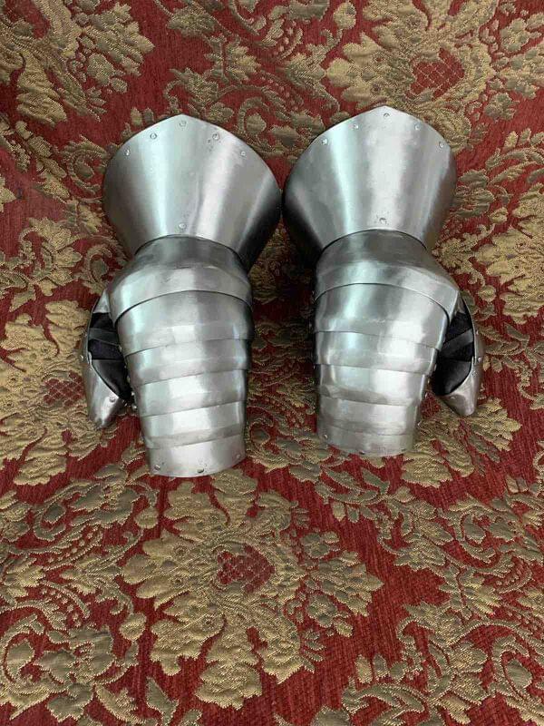 Gauntlets Model 3A | ⚒ Red Snake ⚔️ Armory