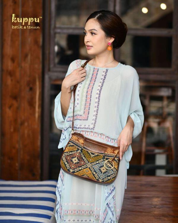 Anna Crossbody Bag Pahikung Sumba | Kuppu Batik & Tenun
